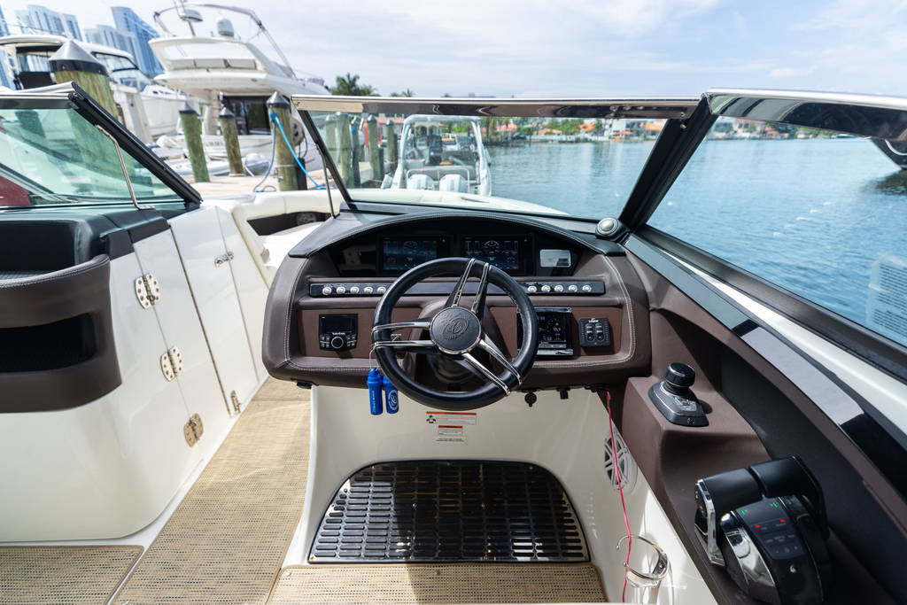 Used 2019 Cobalt 30SC for sale in Aventura (#C005) - Marine Connection